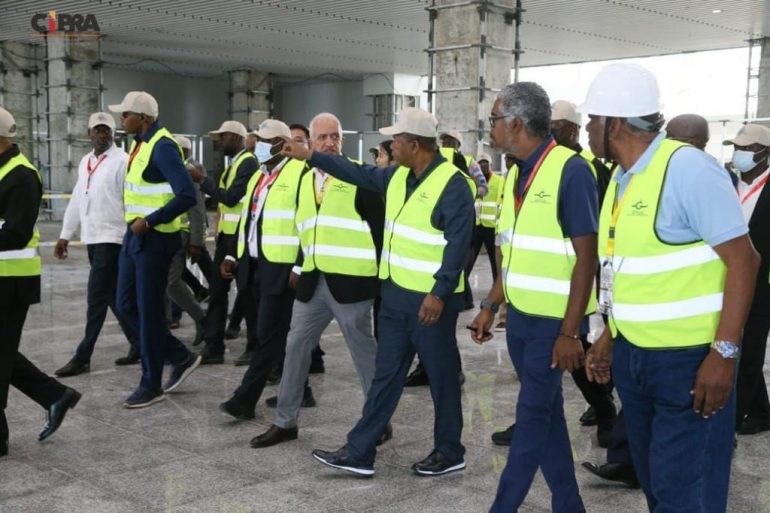 Presidente da República visita obras do Aeroporto Internacional Dr. António Agostinho Neto ...