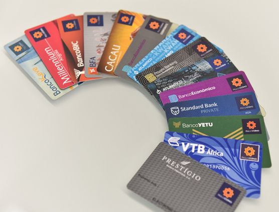 Cartões Multicaixa angolanos vão poder pagar e levantar dinheiro no ...